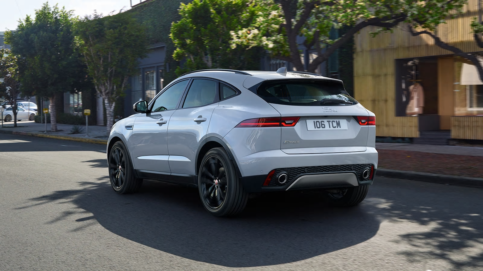 ラングラー vs ジャガーE-PACE 徹底比較！どっちが買い？維持費・燃費・乗り心地は - FOUREL 【フォーエル】